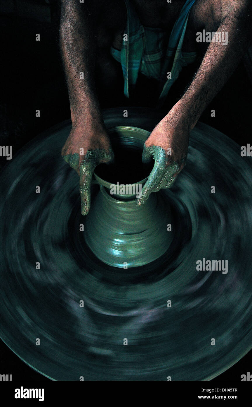 pottery , potter making earthen pot , india , asia Stock Photo - Alamy