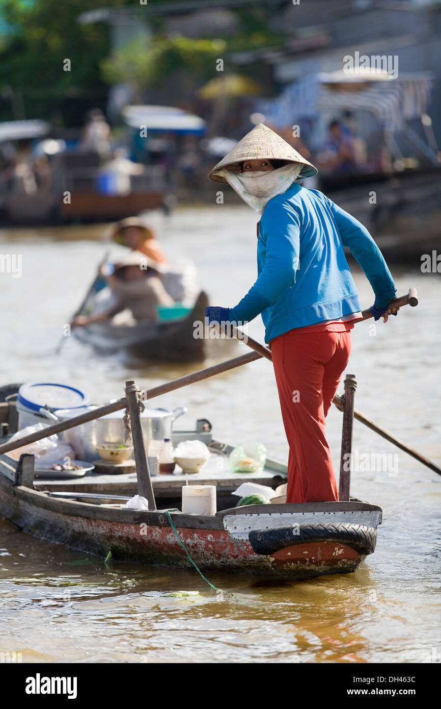 Mekong delta vietnam boat woman hi-res stock photography and images - Alamy