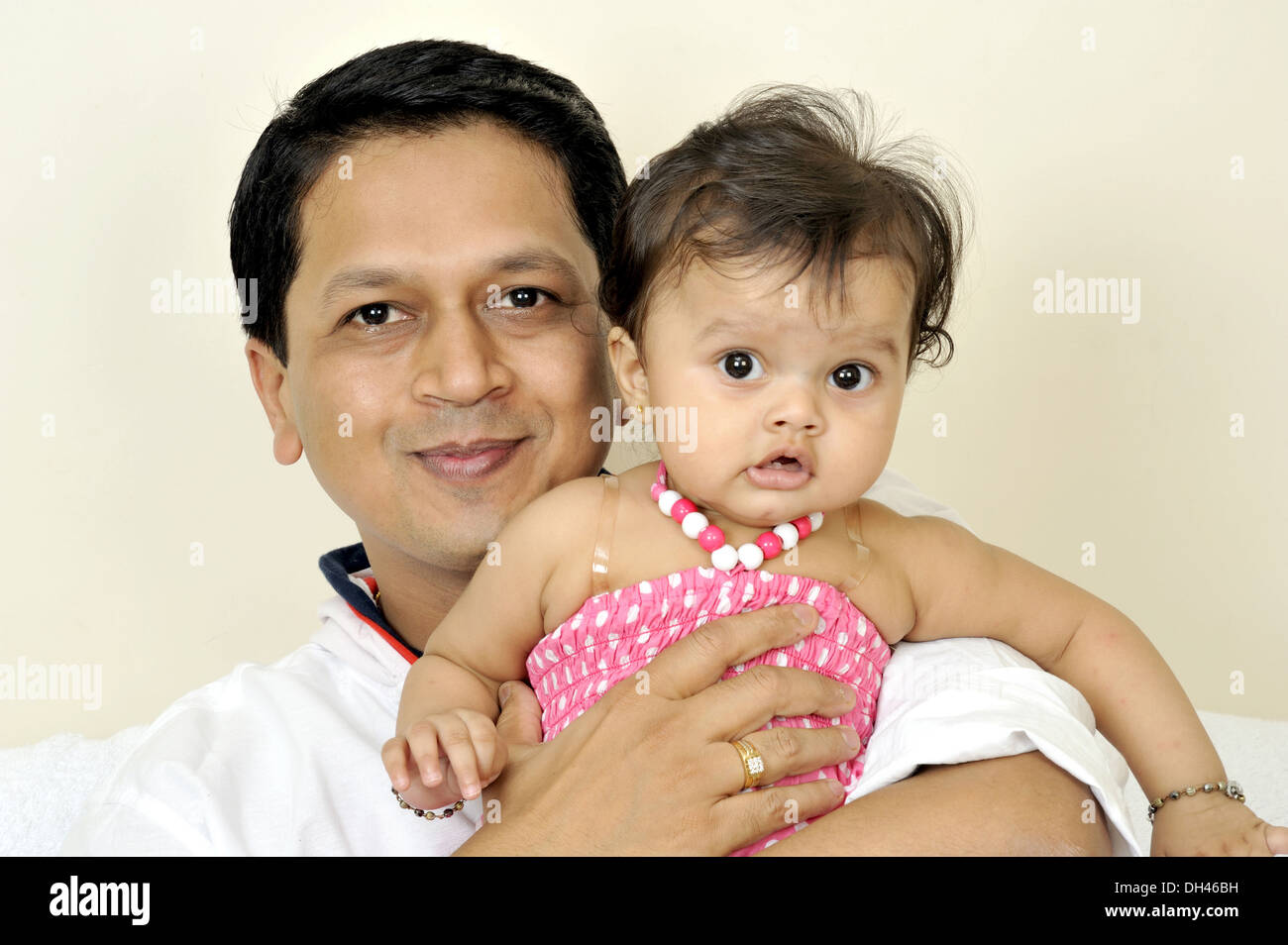 Indian father daughter hugging hi-res stock photography and images - Alamy