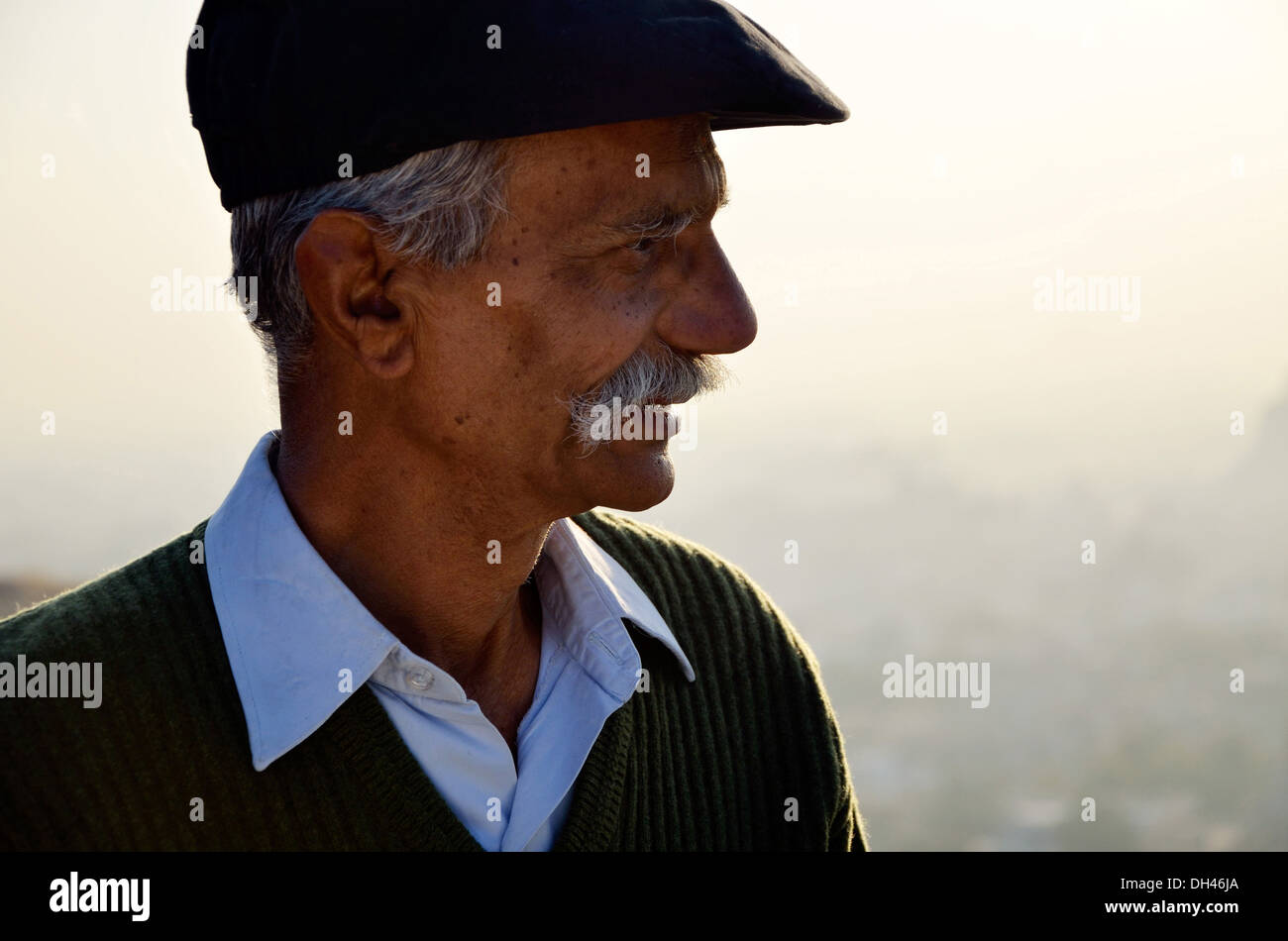 Old man wearing cap hi-res stock photography and images - Alamy