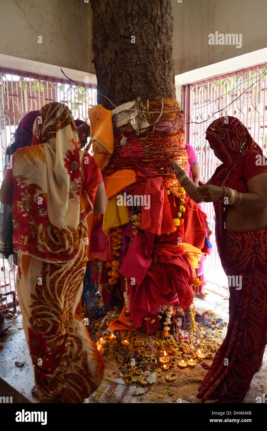 Sacred Thread India High Resolution Stock Photography and Images - Alamy