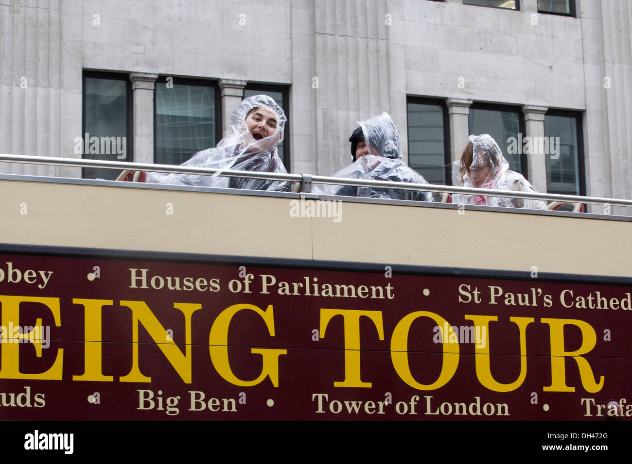 Windy bus london hi-res stock photography and images - Alamy