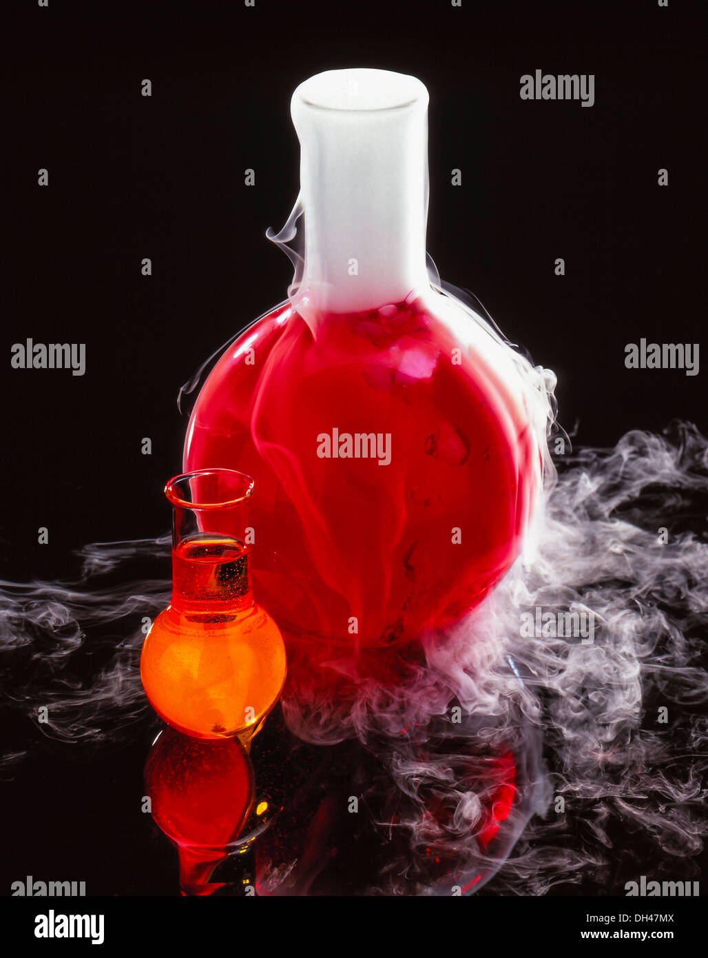 Laboratory vessels hi-res stock photography and images - Alamy