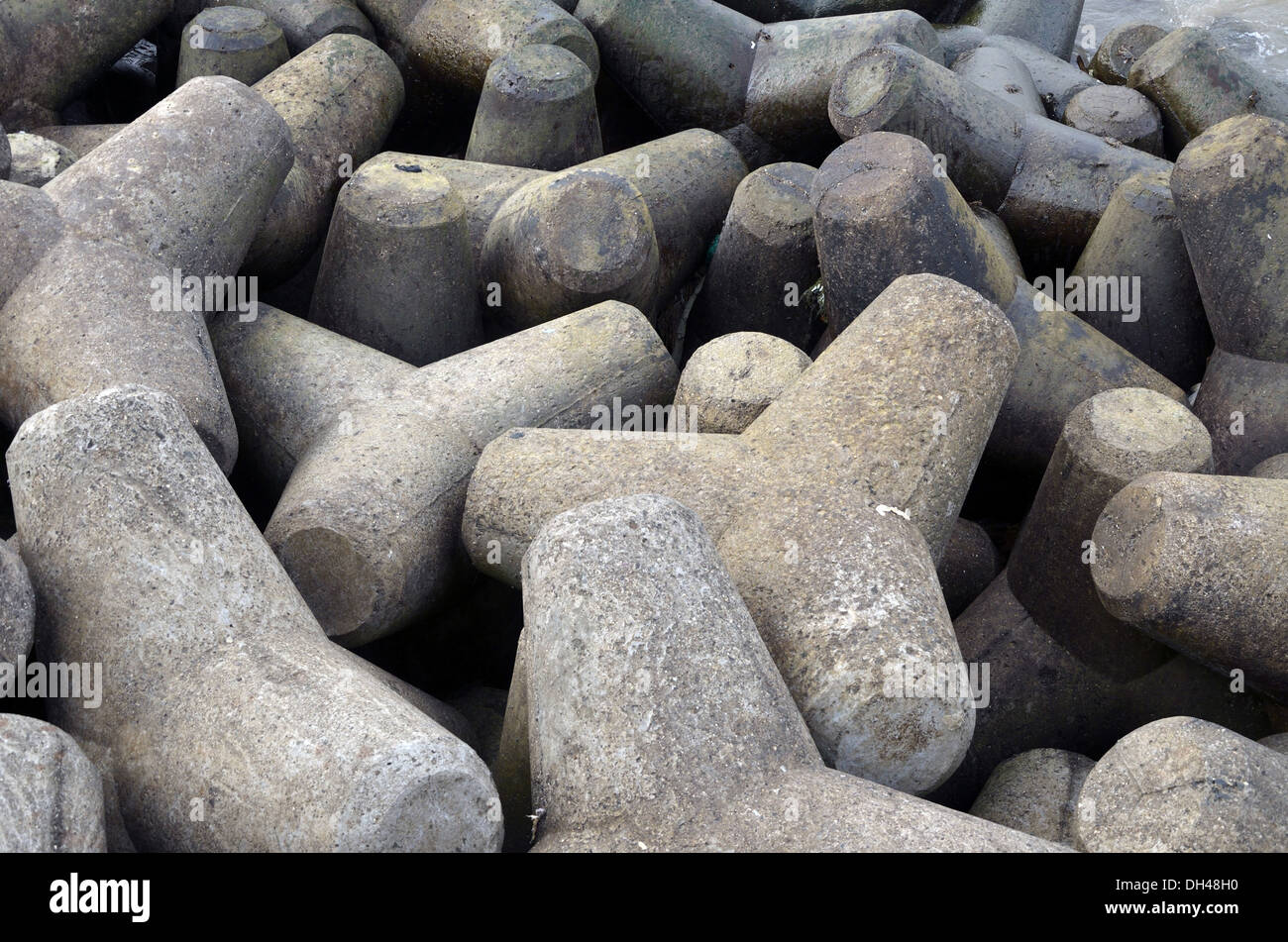 Marine drive mumbai tetrapods hi-res stock photography and images - Alamy