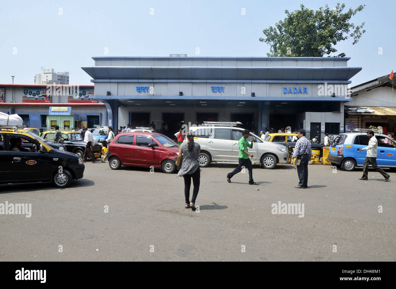 Dadar Railway Station Stock Photos & Dadar Railway Station Stock Images ...