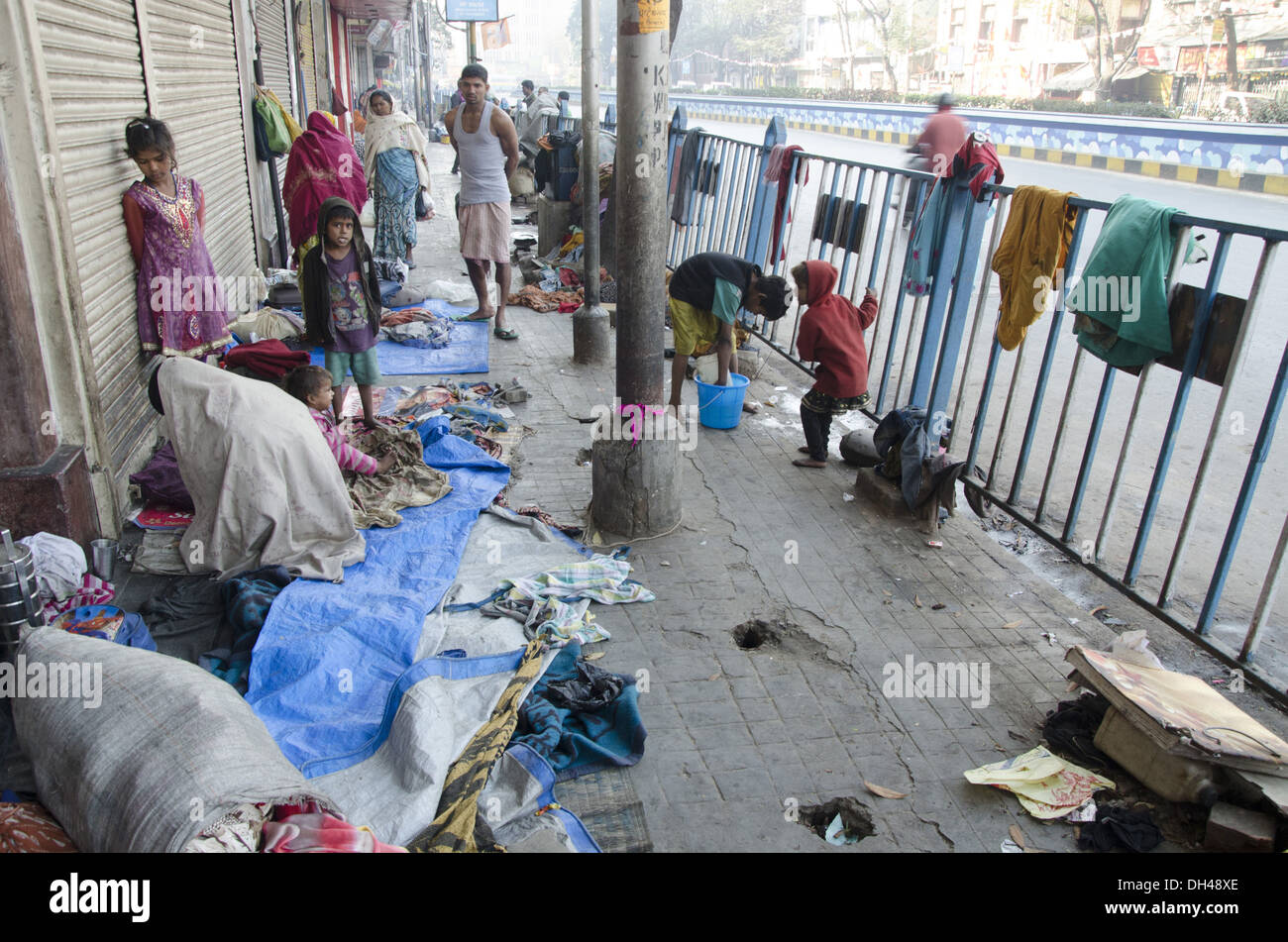 people living on footpath pavement at kolkata West Bengal India Stock ...