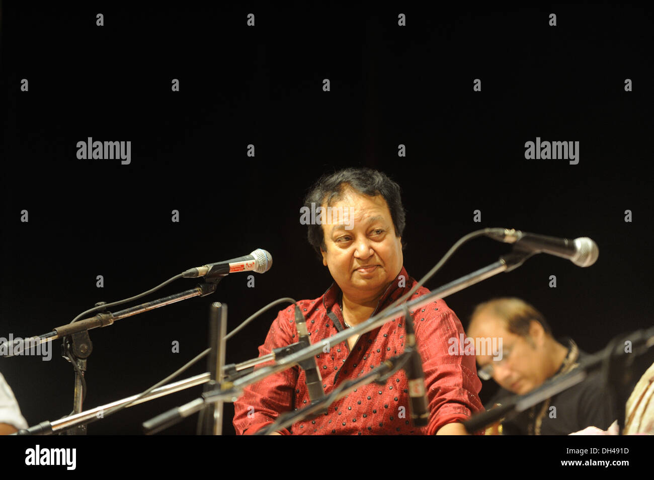 Indian ghazal singer Bhupinder Singh Stock Photo - Alamy