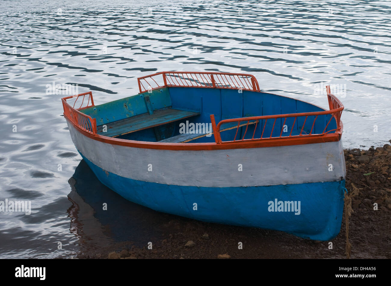 empty rowing boat anchored at shore of Shiv Sagar lake Tapola ...