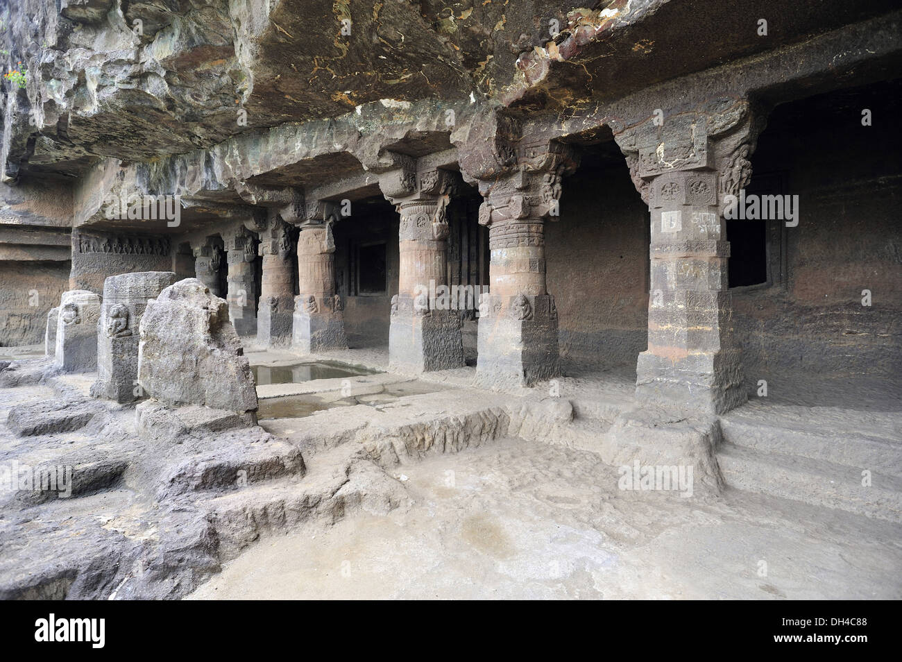 Rock cuts caves hi-res stock photography and images - Alamy