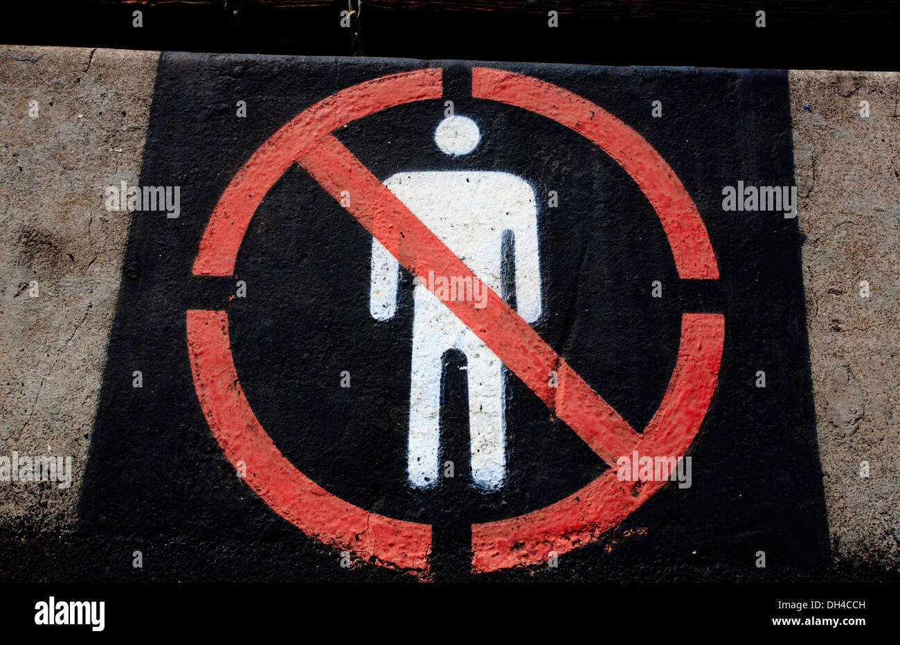 People not allowed symbol Stock Photo - Alamy