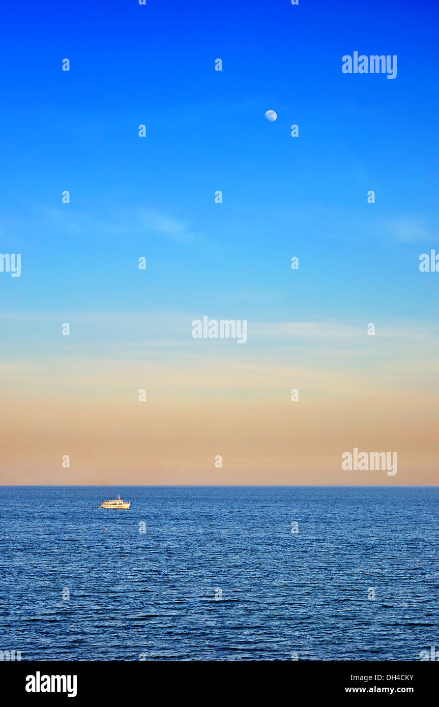 Vertical wide view hi-res stock photography and images - Alamy