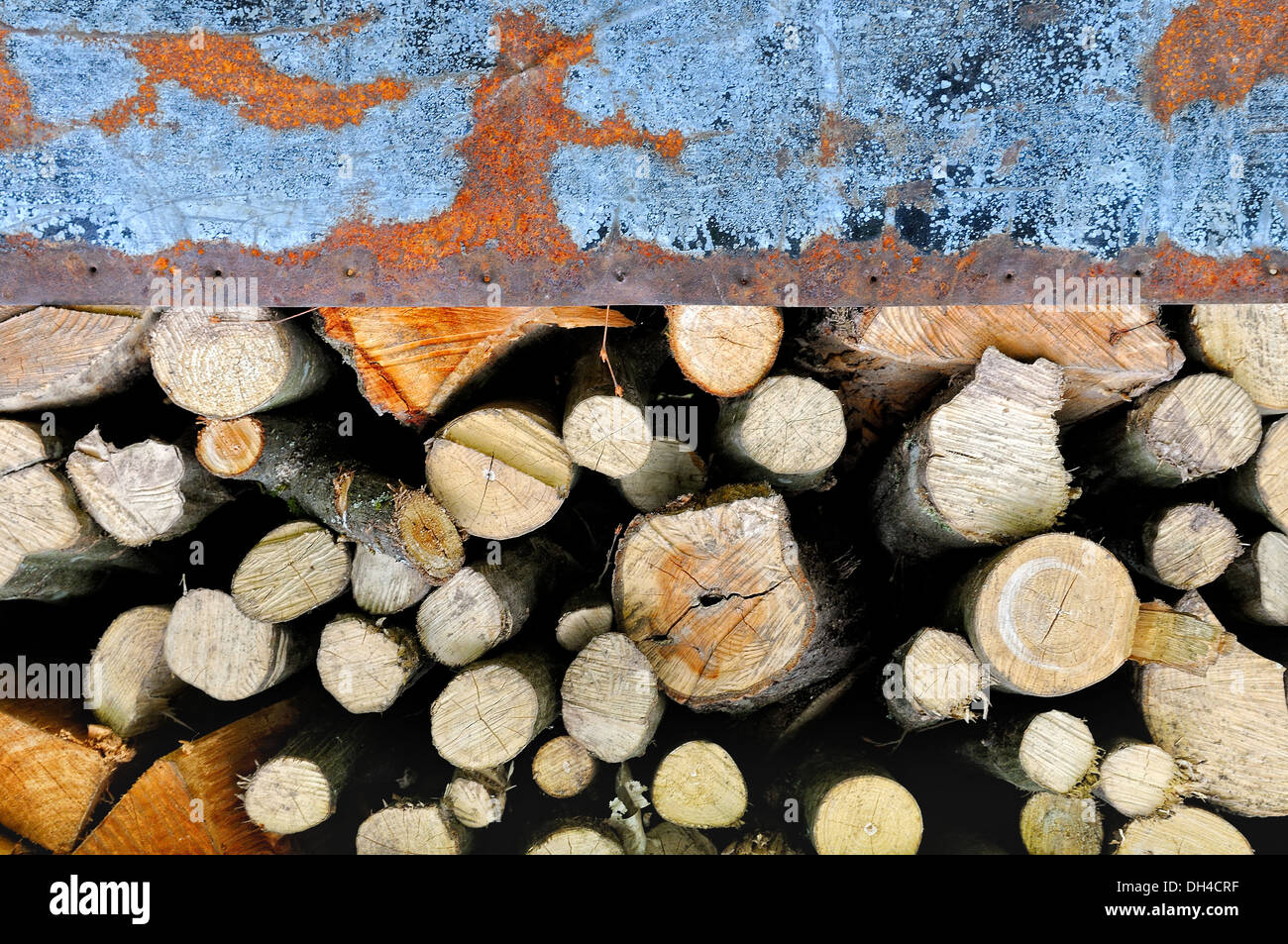 Metal with wood hi-res stock photography and images - Alamy