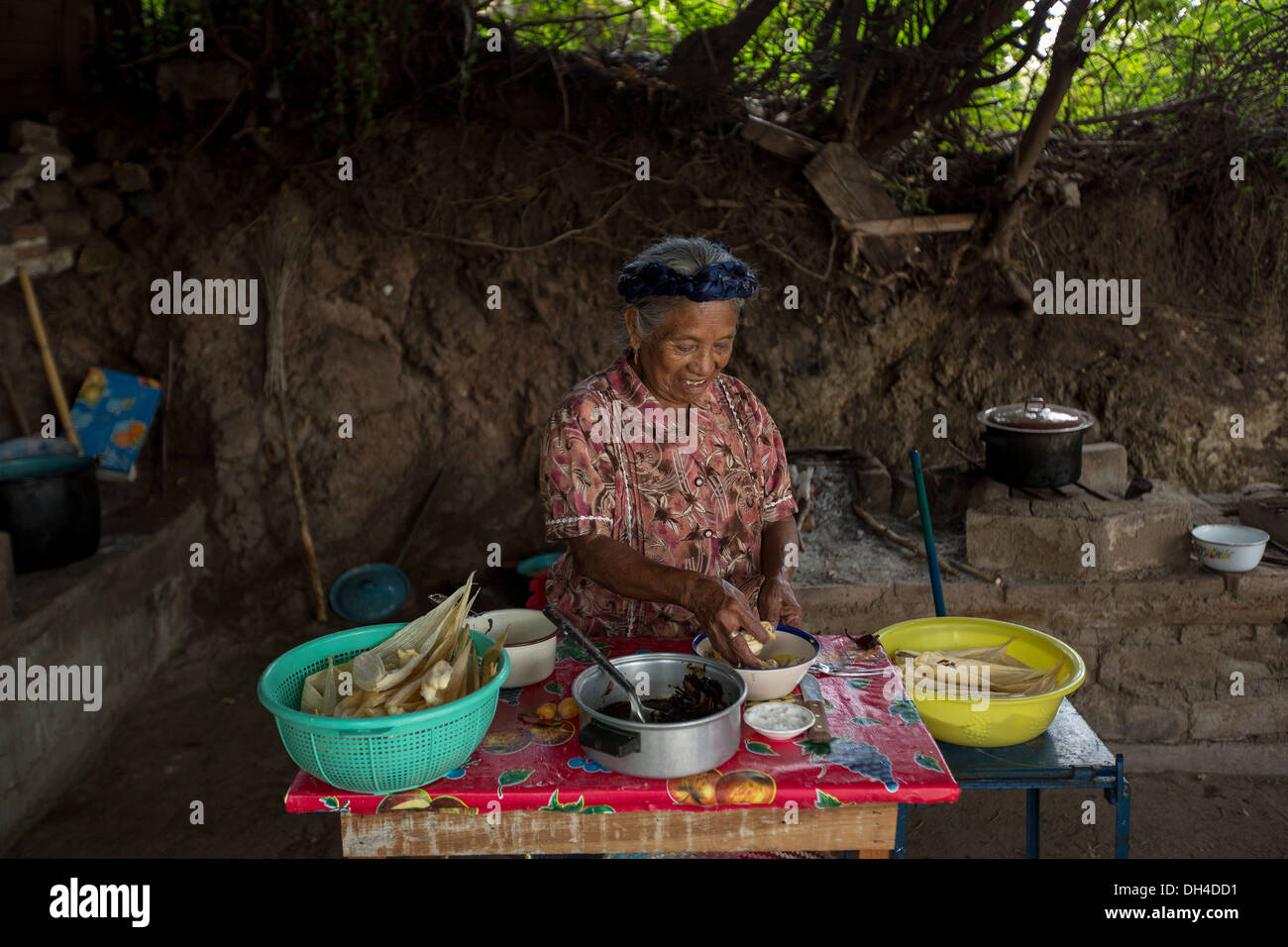 Tamales mexico hi-res stock photography and images - Alamy