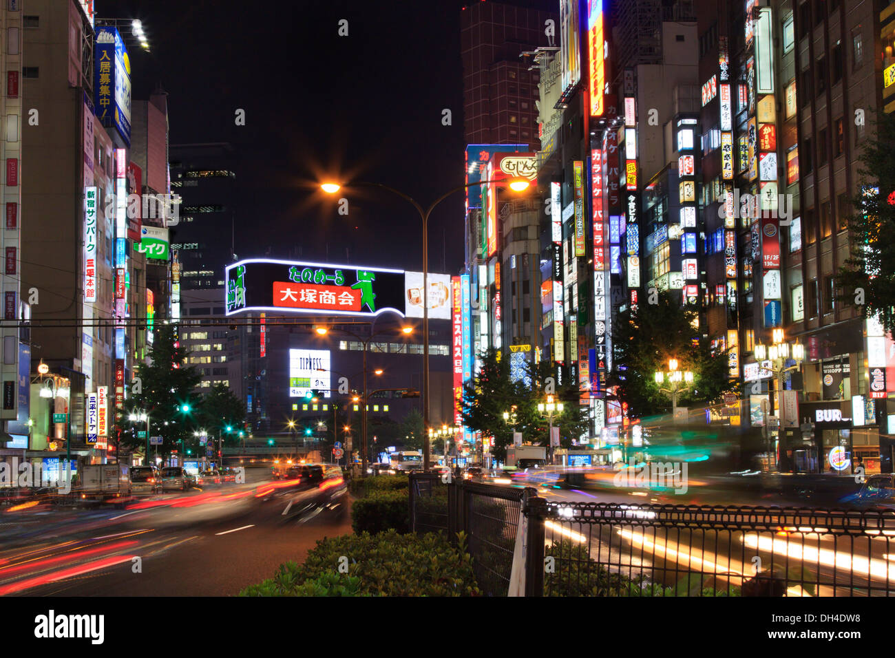 Long exposure shibuya crossing tokyo hi-res stock photography and ...