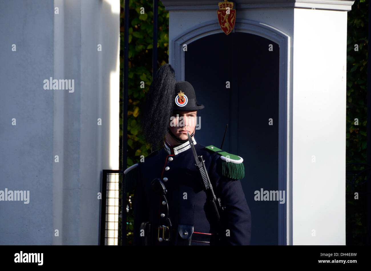 Guard outside hi-res stock photography and images - Alamy