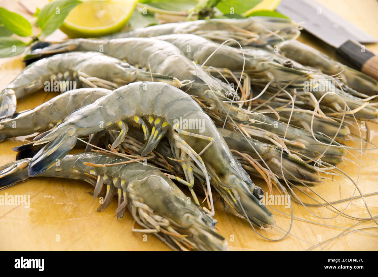 Raw prawns hi-res stock photography and images - Alamy