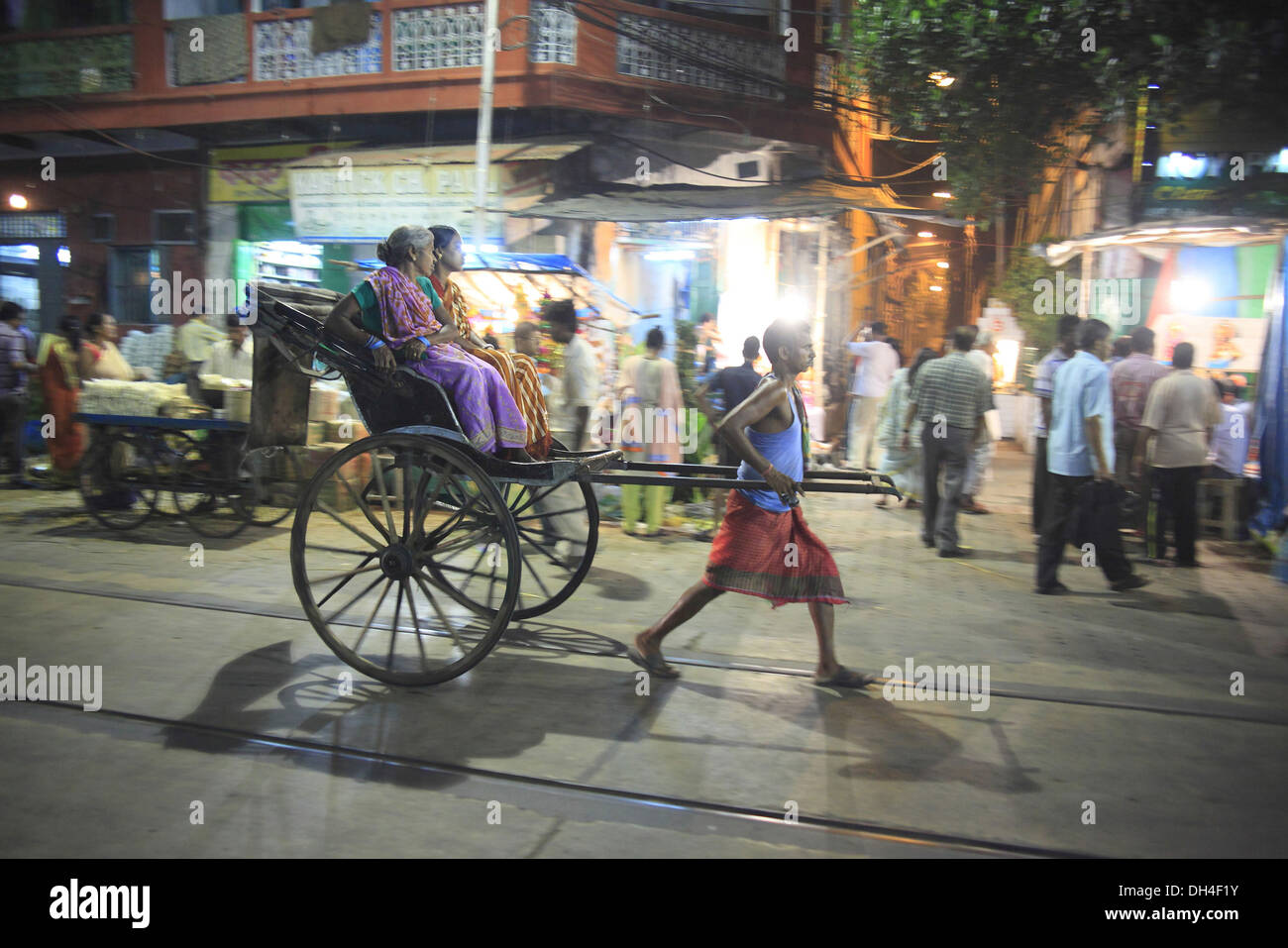 rickshaw puller, calcutta, Kolkatta, west bengal, India Stock Photo - Alamy