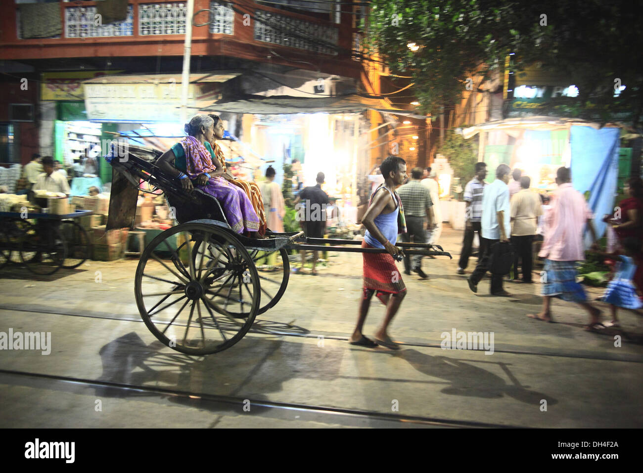 rickshaw puller, Kolkatta, west bengal, India Stock Photo - Alamy