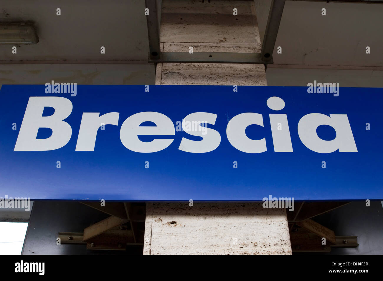 Train station sign brescia hi-res stock photography and images - Alamy