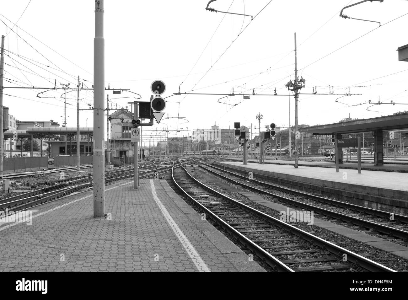 Signals at end of platform Black and White Stock Photos & Images - Alamy