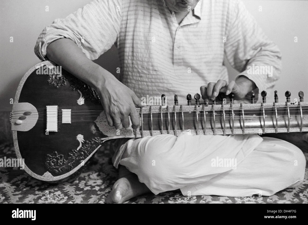 Indian Classical Musical Instruments Sitar Stock Photos & Indian ...