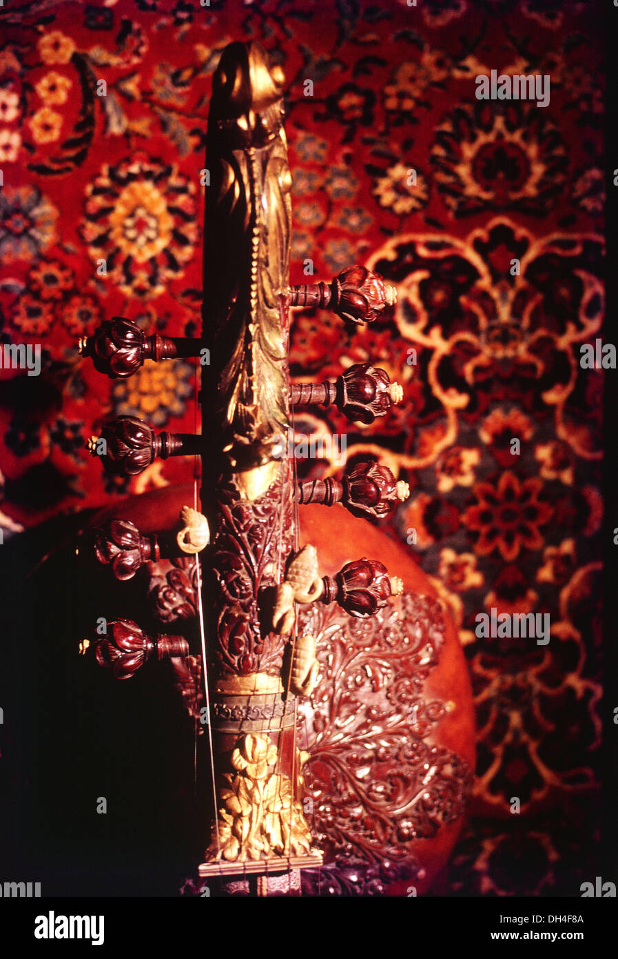 Rudra veena hi-res stock photography and images - Alamy