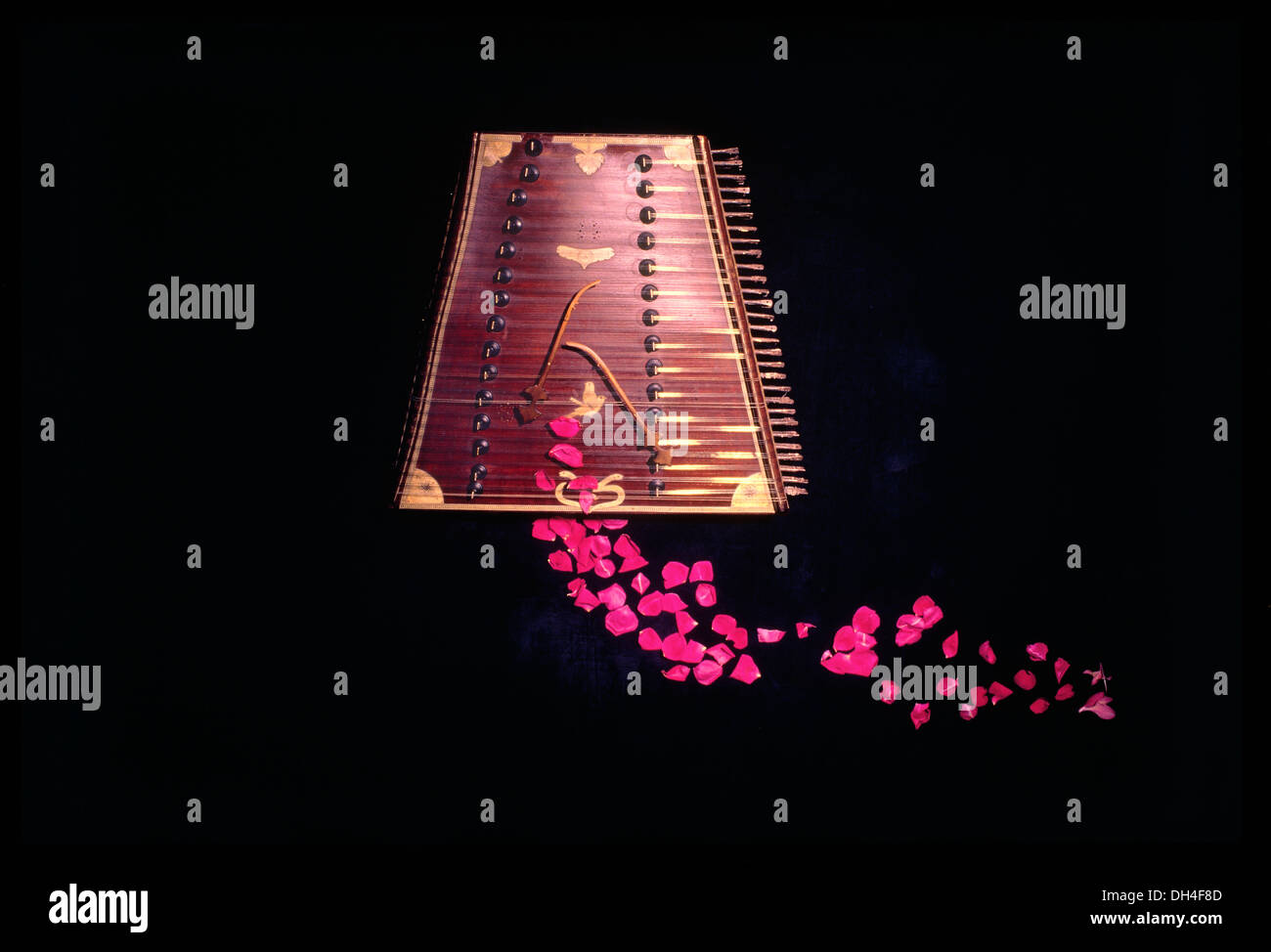 santoor musical instrument Stock Photo - Alamy