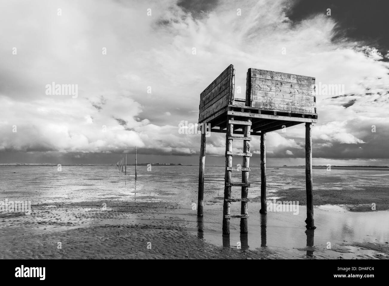 Refuge Hut and pole markers for the ancient pilgrim’s path on ...