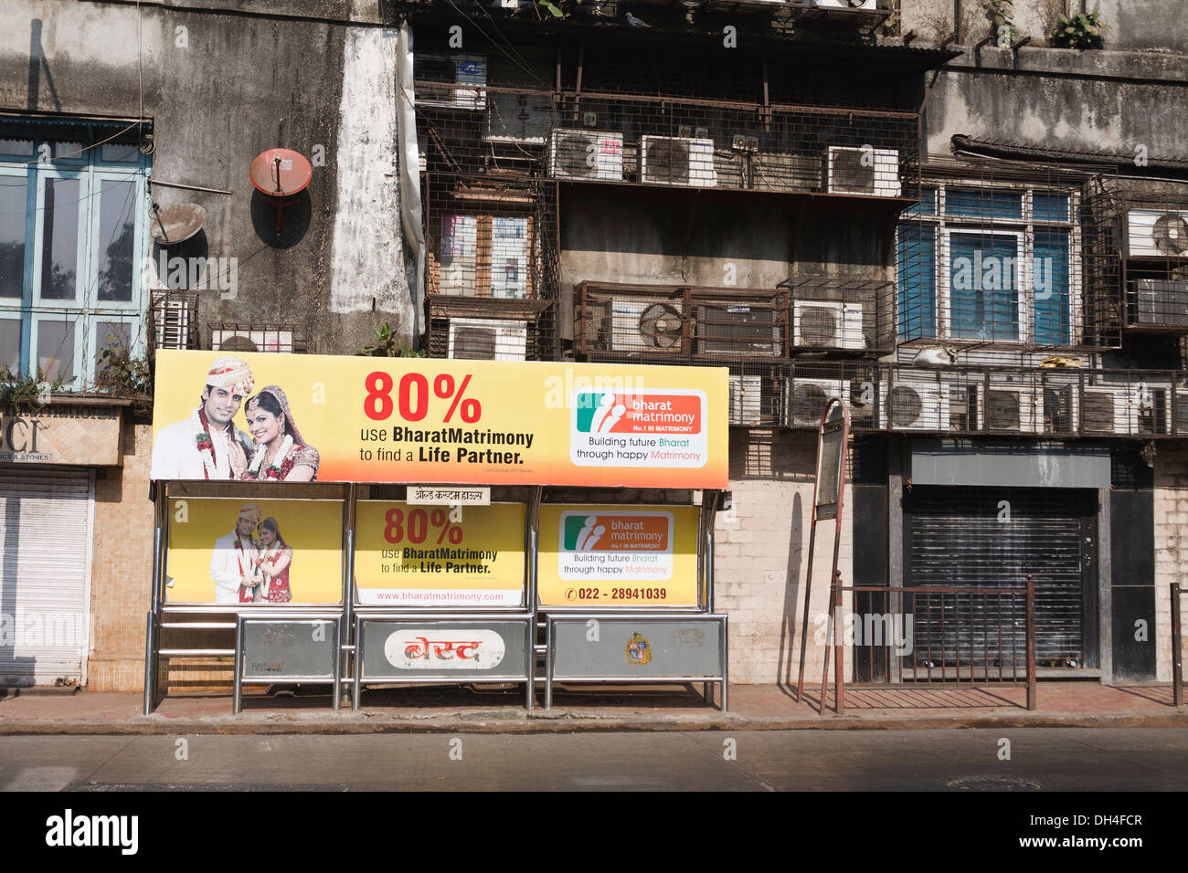 Mumbai bus stop hi-res stock photography and images - Alamy