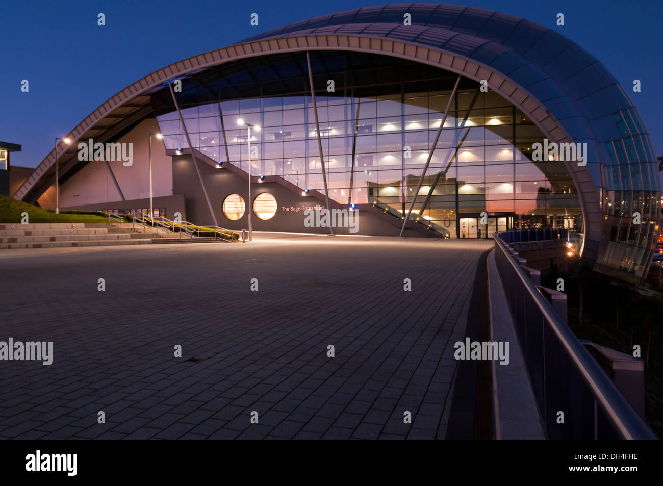 Gateshead quayside at dawn hi-res stock photography and images - Alamy