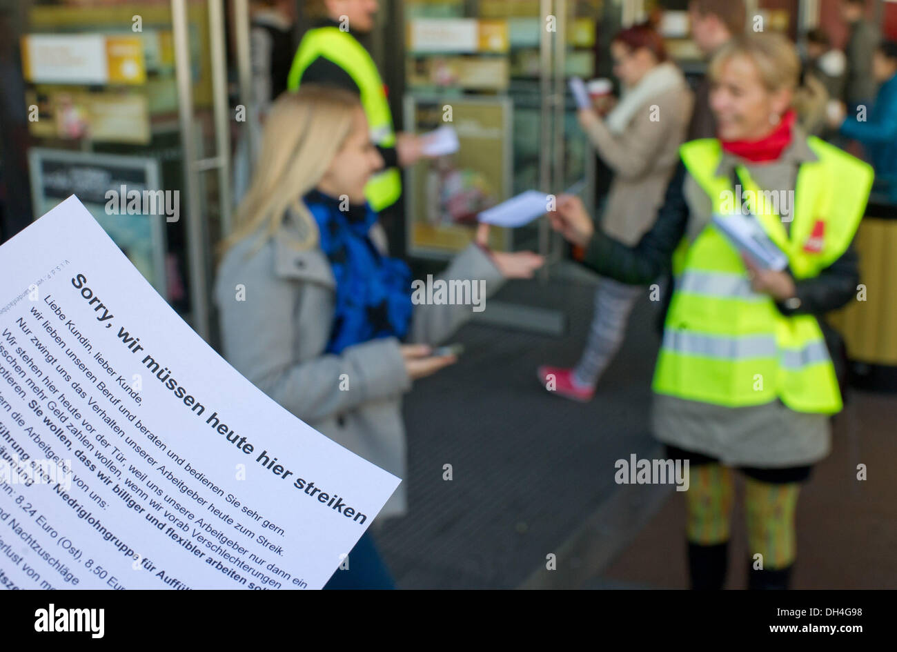 Berlin, Germany. 31st Oct, 2013. Members of the Verdi trade union ...
