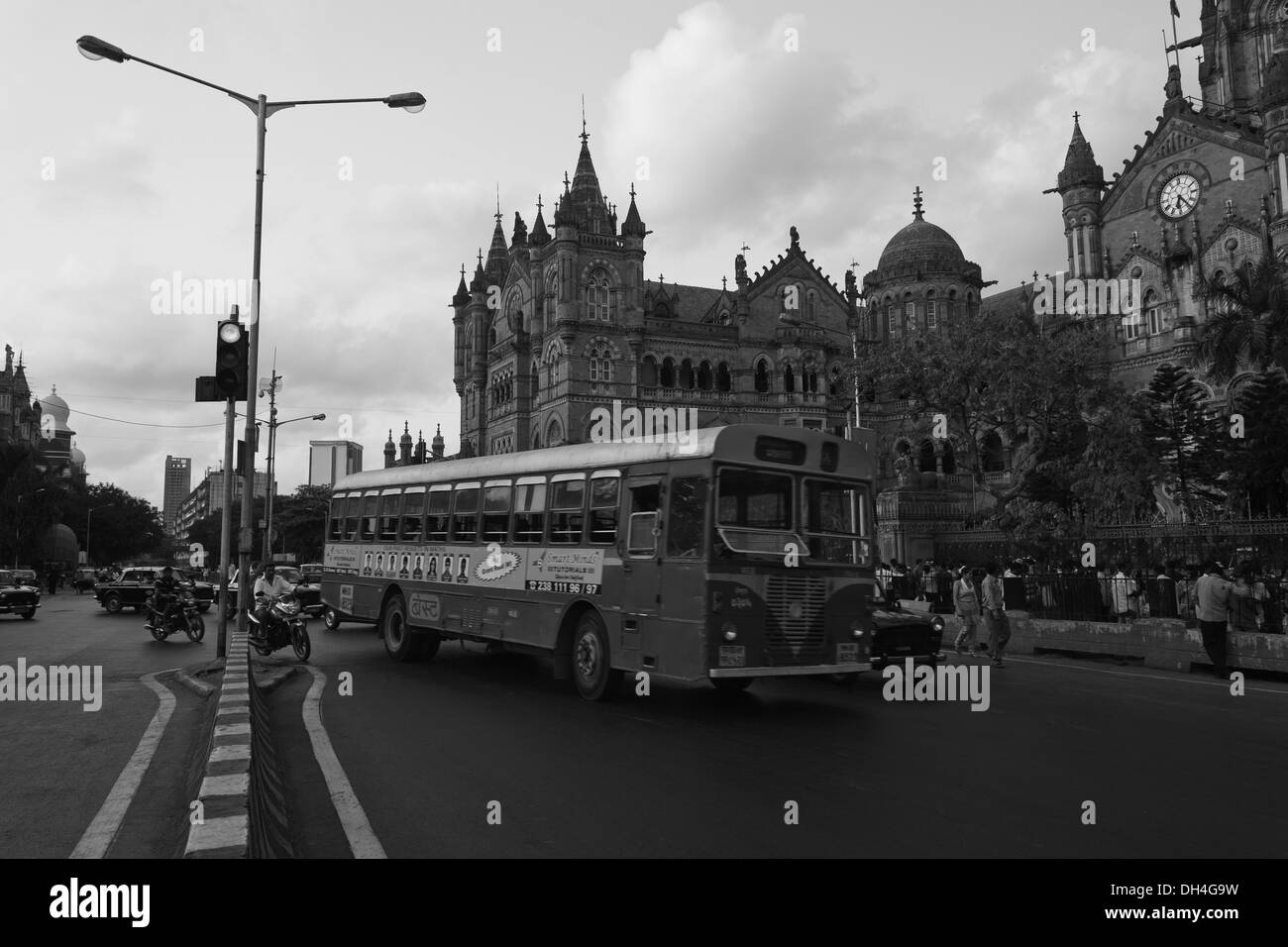 Chhatrapati shivaji terminus exterior Black and White Stock Photos ...