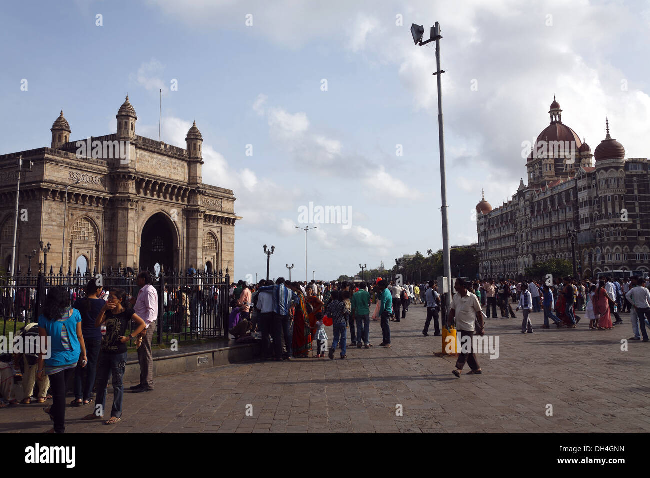 Gateway of india and Taj Mahal Hotel Apollo Bunder Colaba Mumbai ...