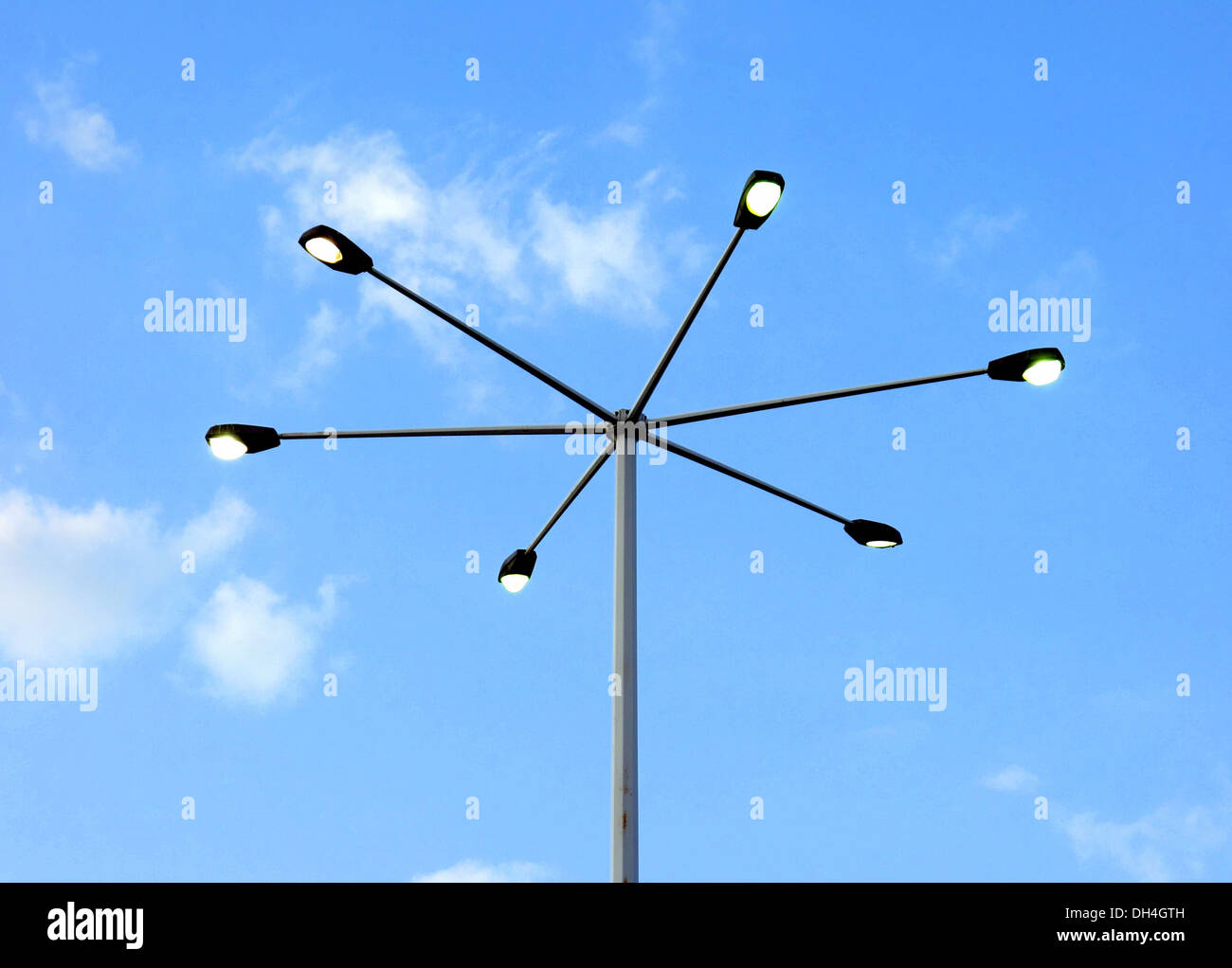 Blue sky street light hi-res stock photography and images - Alamy