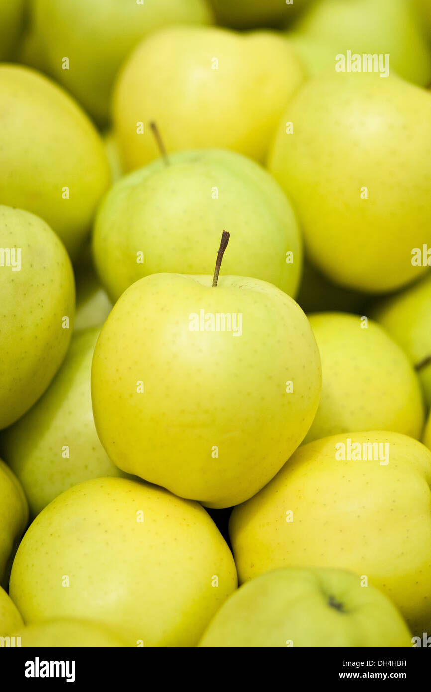 Golden delicious hi-res stock photography and images - Alamy