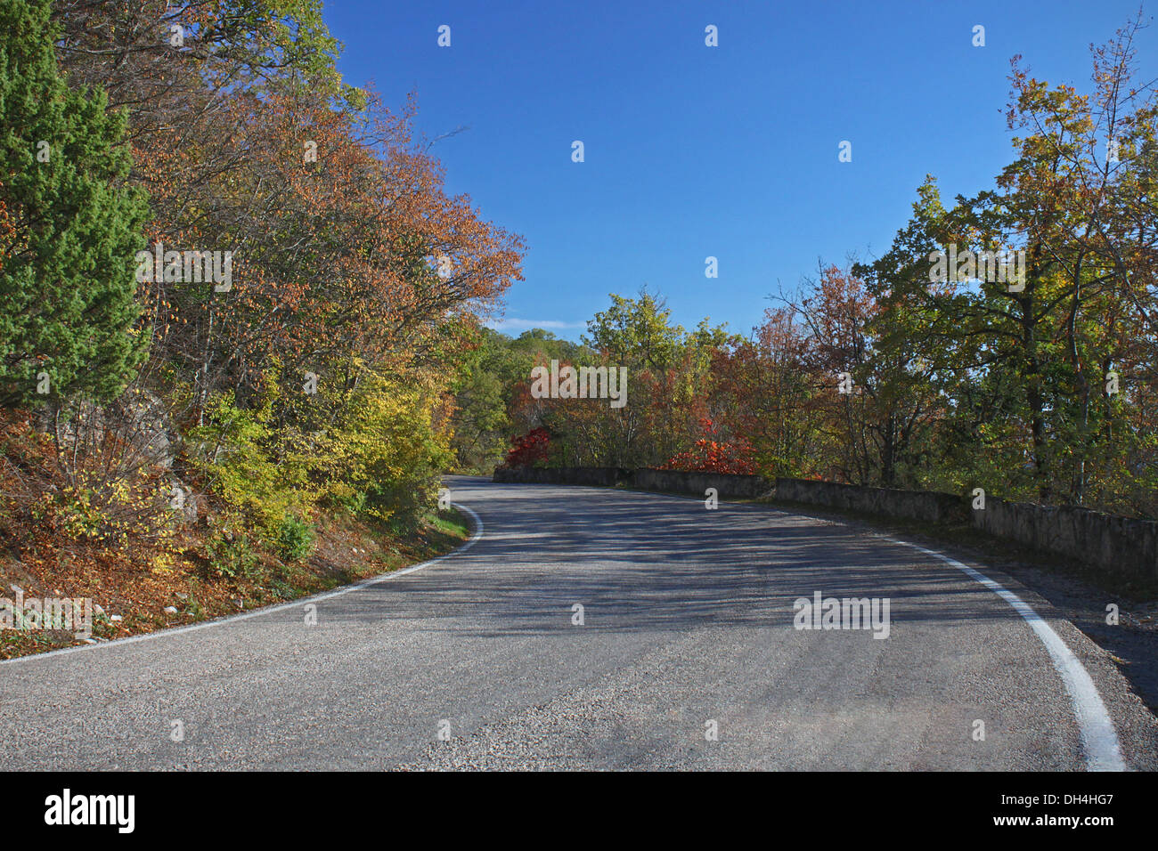 Mountain road in fall hi-res stock photography and images - Alamy