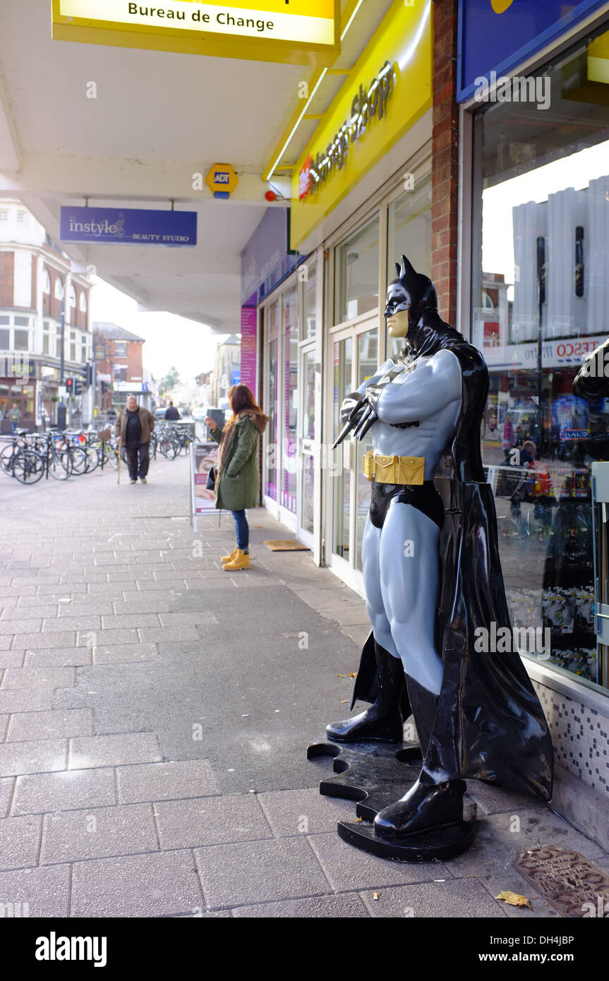 Statue outside shop hi-res stock photography and images - Alamy