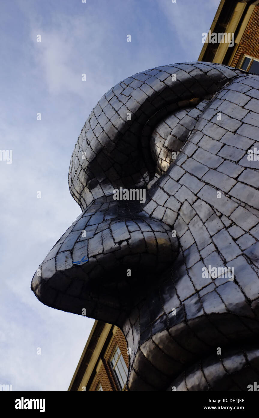 Stainless steel metal sculpture hi-res stock photography and images - Alamy