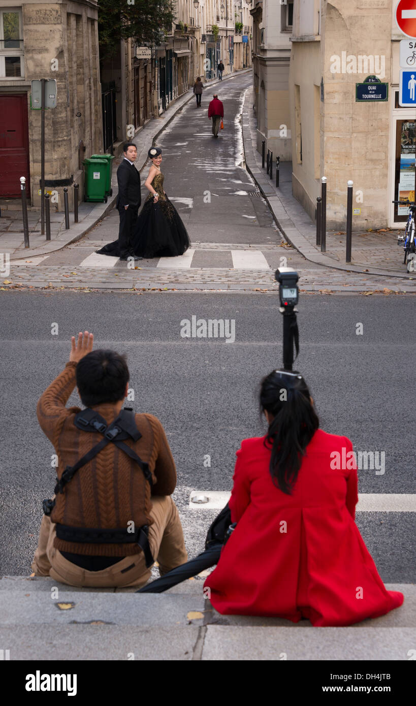 Photograph of left bank hi-res stock photography and images - Alamy
