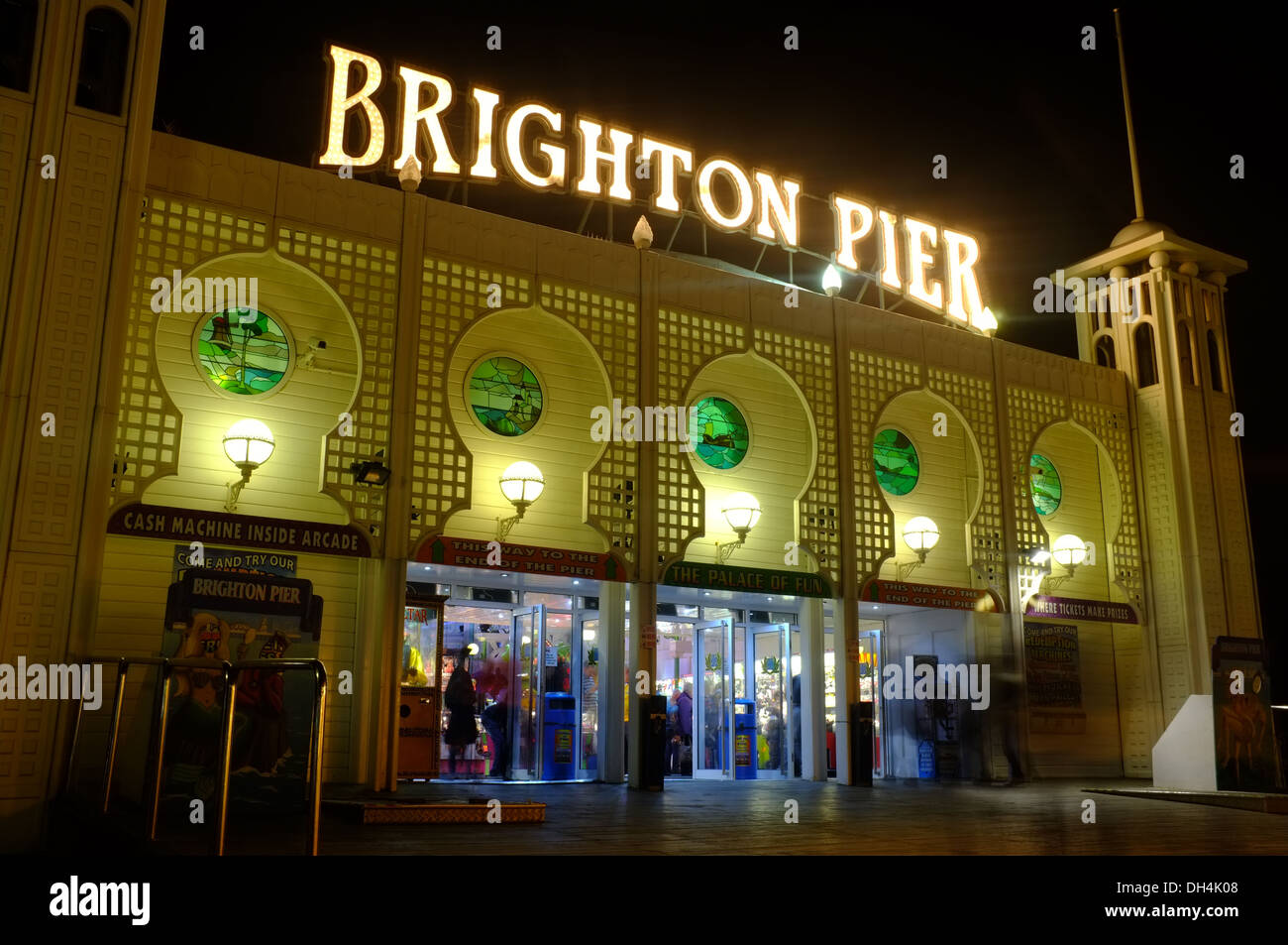 Brighton arcades hi-res stock photography and images - Alamy