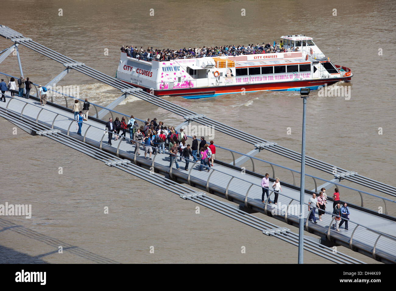 London walks tour hi-res stock photography and images - Alamy