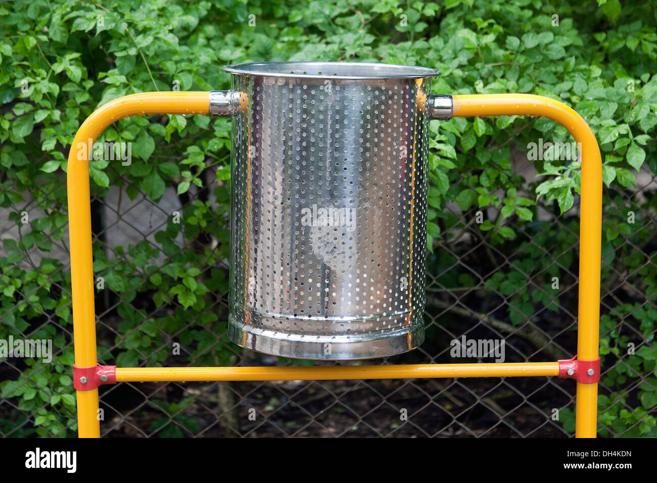 Dustbins india hi-res stock photography and images - Alamy