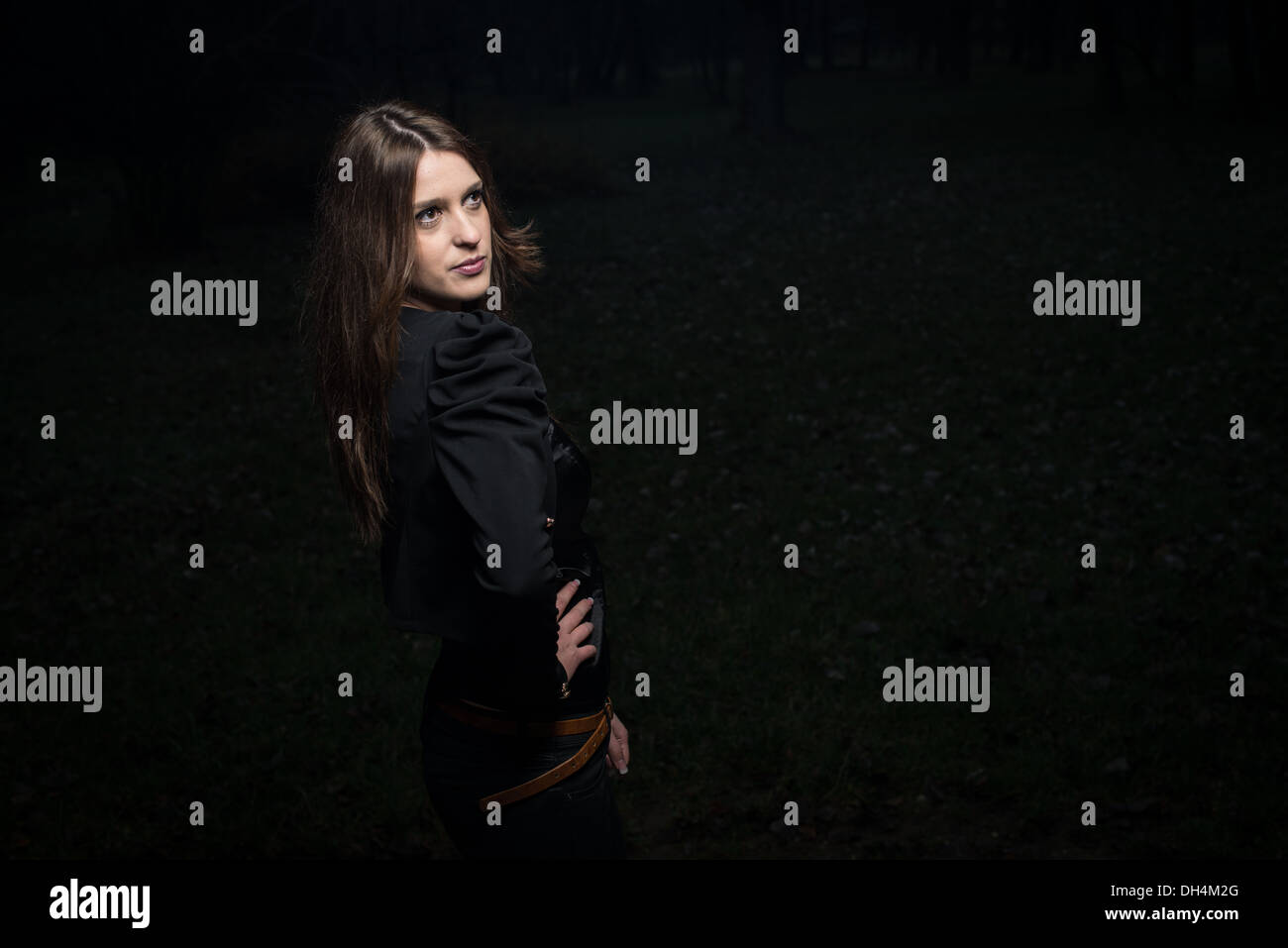 young woman looking behind her shoulder Stock Photo - Alamy