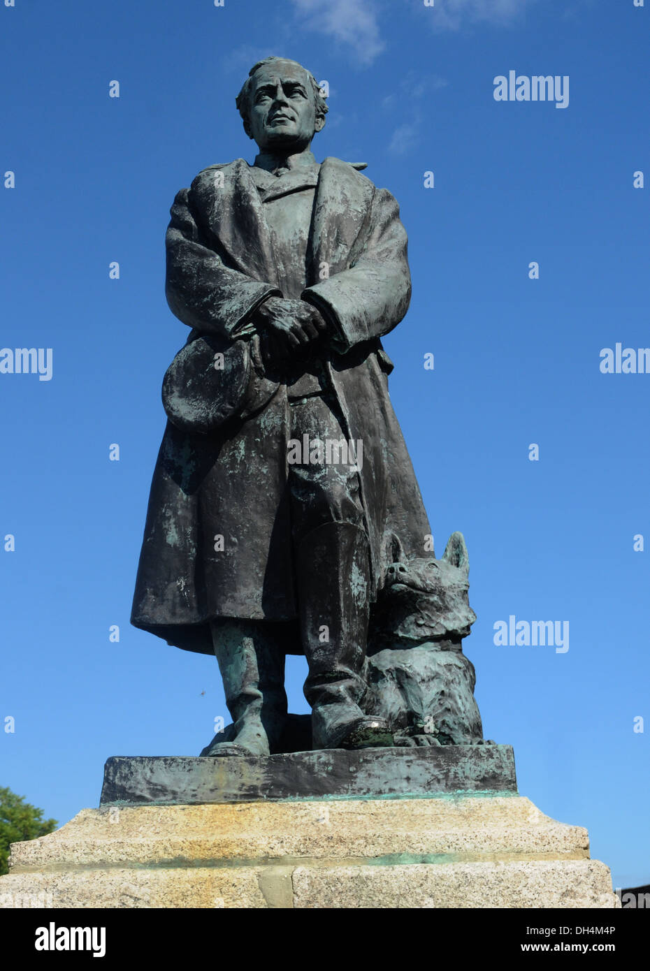 CAPTAIN ROBERT FALCON SCOTTS STATUE, PORTSMOUTH HISTORIC DOCKYARD Stock ... CAPTAIN ROBERT FALCON SCOTTS STATUE, PORTSMOUTH HISTORIC DOCKYARD Stock ...