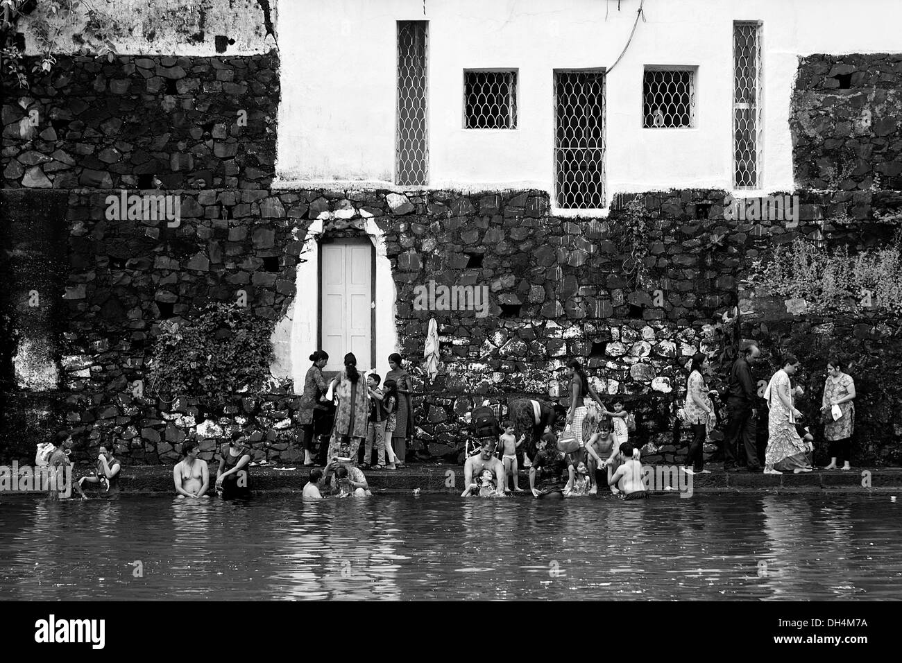 Banganga bathing tank hi-res stock photography and images - Alamy