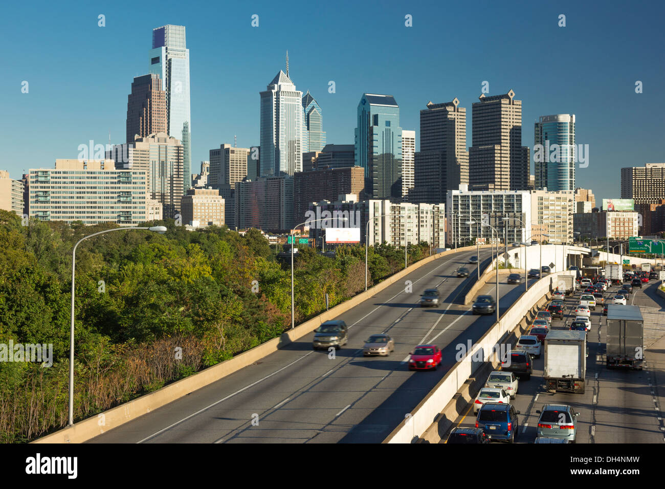 SCHUYLKILL EXPRESSWAY INTERSTATE 76 DOWNTOWN SKYLINE PHILADELPHIA ...