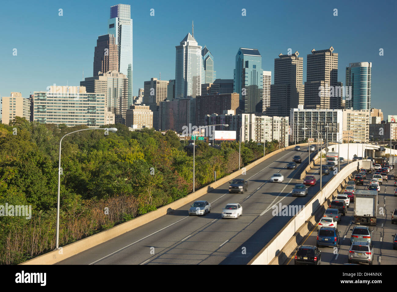 SCHUYLKILL EXPRESSWAY INTERSTATE 76 DOWNTOWN SKYLINE PHILADELPHIA ...