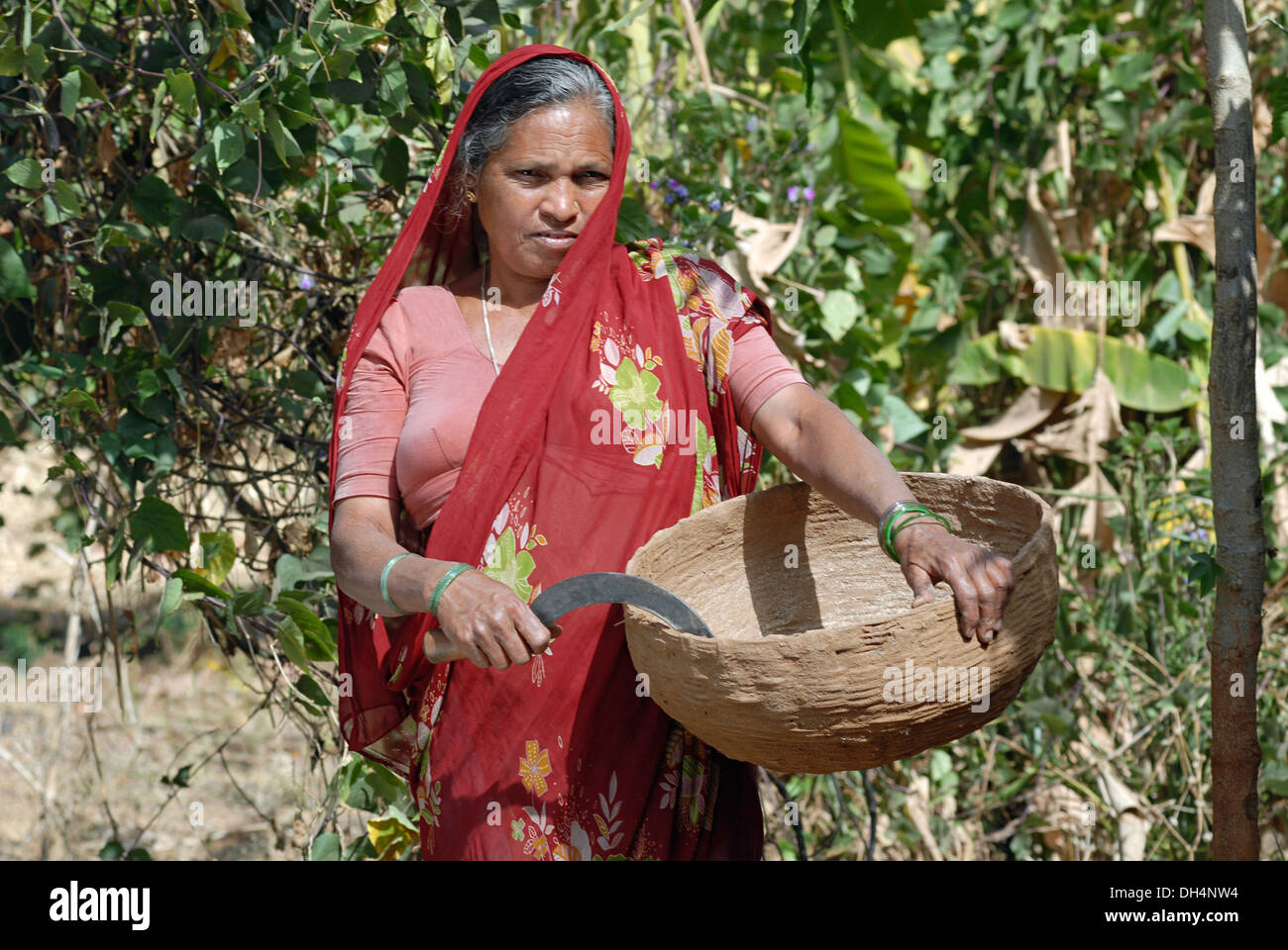 Baiga women hi-res stock photography and images - Alamy