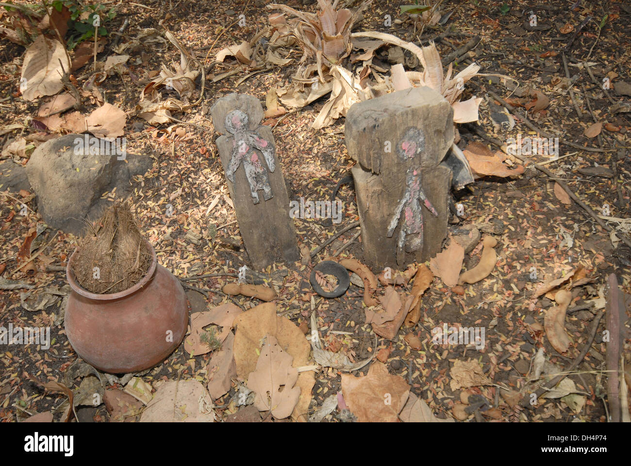 Tribal gods hi-res stock photography and images - Alamy