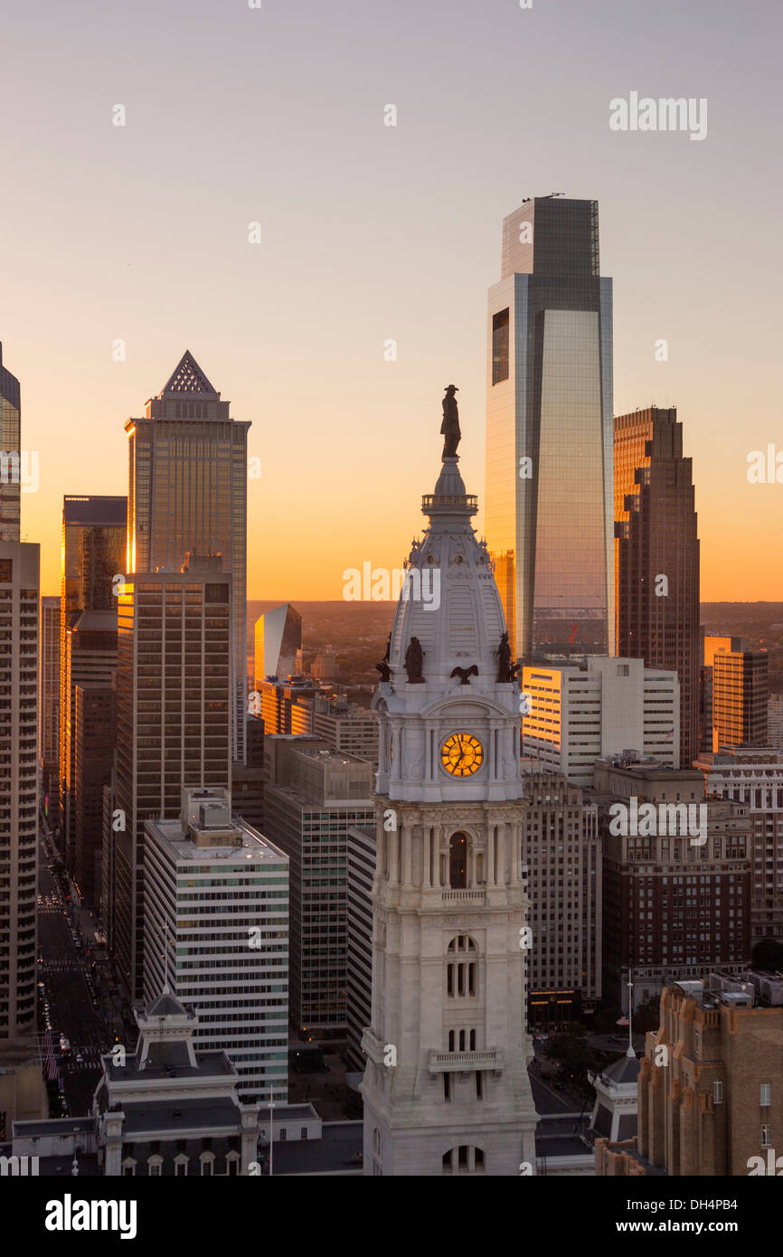 CITY HALL (©JOHN MCARTHUR JR 1901) COMCAST CENTER TOWER (©ROBERT A M ... CITY HALL (©JOHN MCARTHUR JR 1901) COMCAST CENTER TOWER (©ROBERT A M ...
